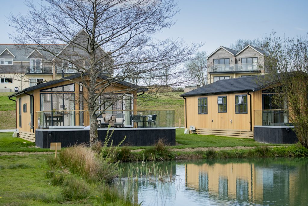 Lakes Edge Lodges With Hot Tubs Devon | Clawford Lakes