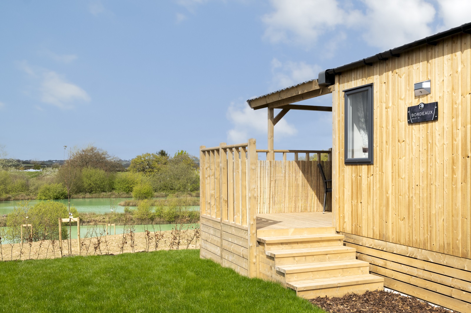 Luxury Floating Lodge | Pet Friendly | Floating Deck | Clawford Lakes